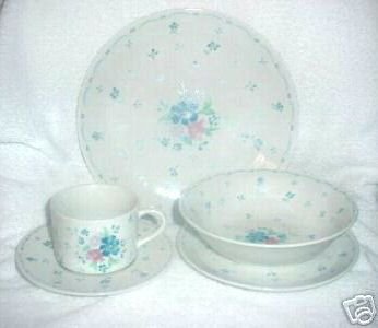 Trisa 20 pc Porcelain Dinnerware Set | dinnerwaresetforsale