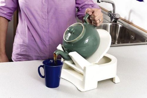 The Kettle Tipper Easy Safety Pouring Aid Assistant | Nakosite
