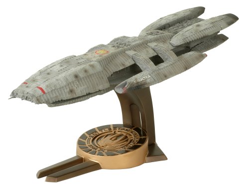 Battlestar Galactica: ‘Battle Damaged’ New Galactica Replica Statue ...