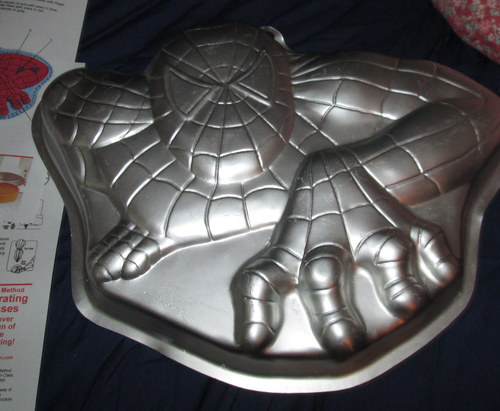 Amazon.com: Wilton Spider-man Spiderman Cake Pan (2105-5050, 2002 ...