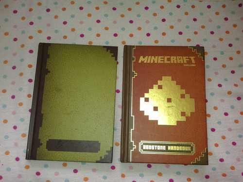 Minecraft: Essential Handbook: An Official Mojang Book: Stephanie ...