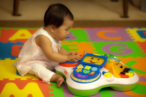 Amazon.com: Fisher-Price Laugh & Learn Fun with Friends Musical Table ...